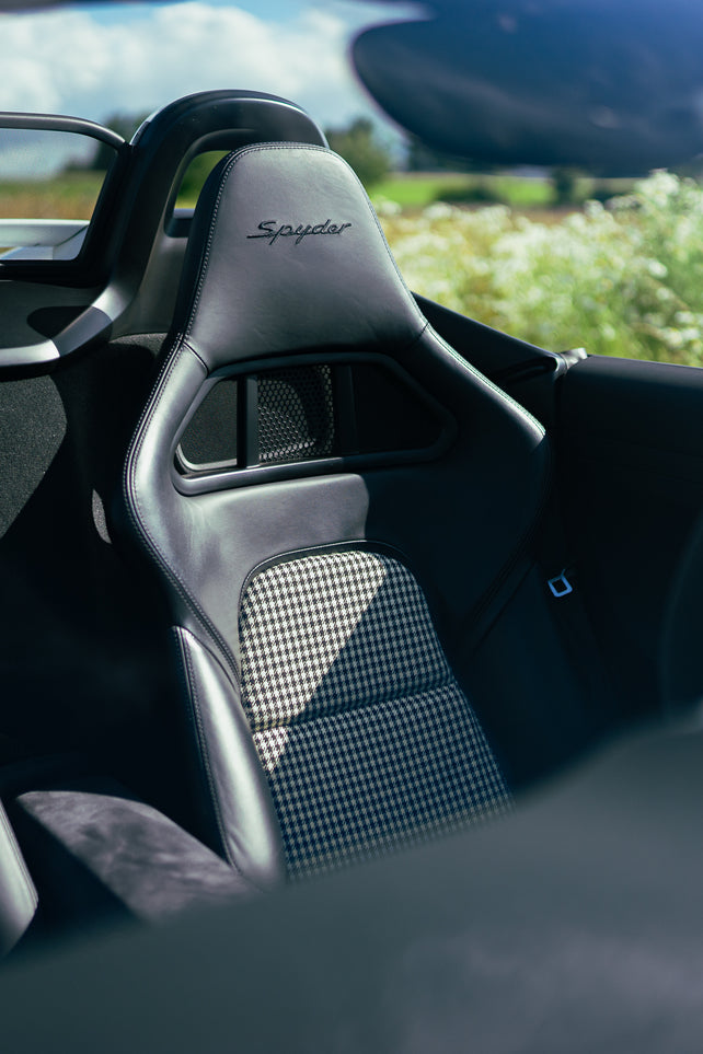 The Pepita pattern: timeless elegance in your Porsche | Project Pepita